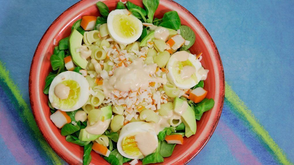 Ensalada de pasta con salsa rosa | Cocina Casera y Fácil