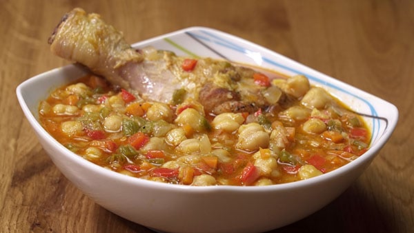 Garbanzos con verduras y pollo - Cocina Casera y Facil