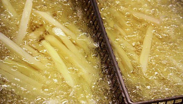 CUIDAR el aceite de la freidora para que DURE MÁS TIEMPO